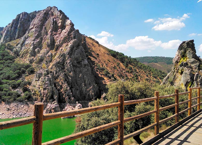 Canoeing on calm waters of the Tiétar River - Aloha Vera